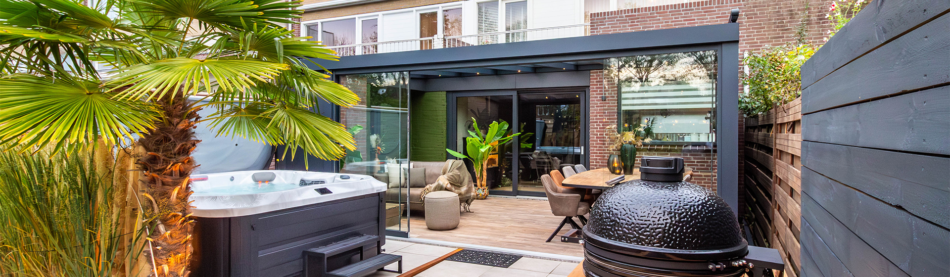 Overkapping + jacuzzi Leiderdorp - Van Beem Buitenleven